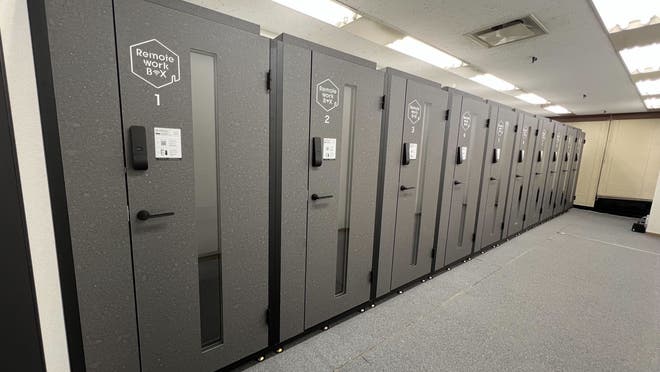 <RemoteworkBOX ニュー新橋ビル店【No.10】>完全個室⭐️Wi-Fi無料!/ 2時間以上の利用でお得!の写真1