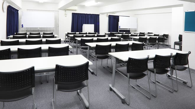 【ROOMs北口駅前店】錦糸町駅 北口徒歩2分 最大44名/光回線/会議/ボドゲ/セミナー/ベット4台/施術/研修【安い・綺麗】の写真1