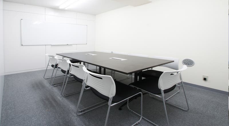【ROOMs第3会議室】水道橋駅2分 最大8名｜少人数会議・商談・勉強会向け｜光回線完備