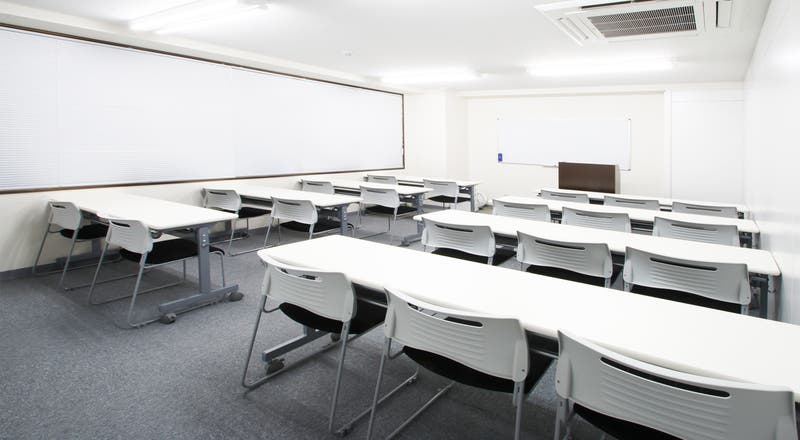 【ROOMs第4会議室】水道橋駅2分 最大20名｜施術ベッド4台対応｜整体・エステ研修・会議・セミナー