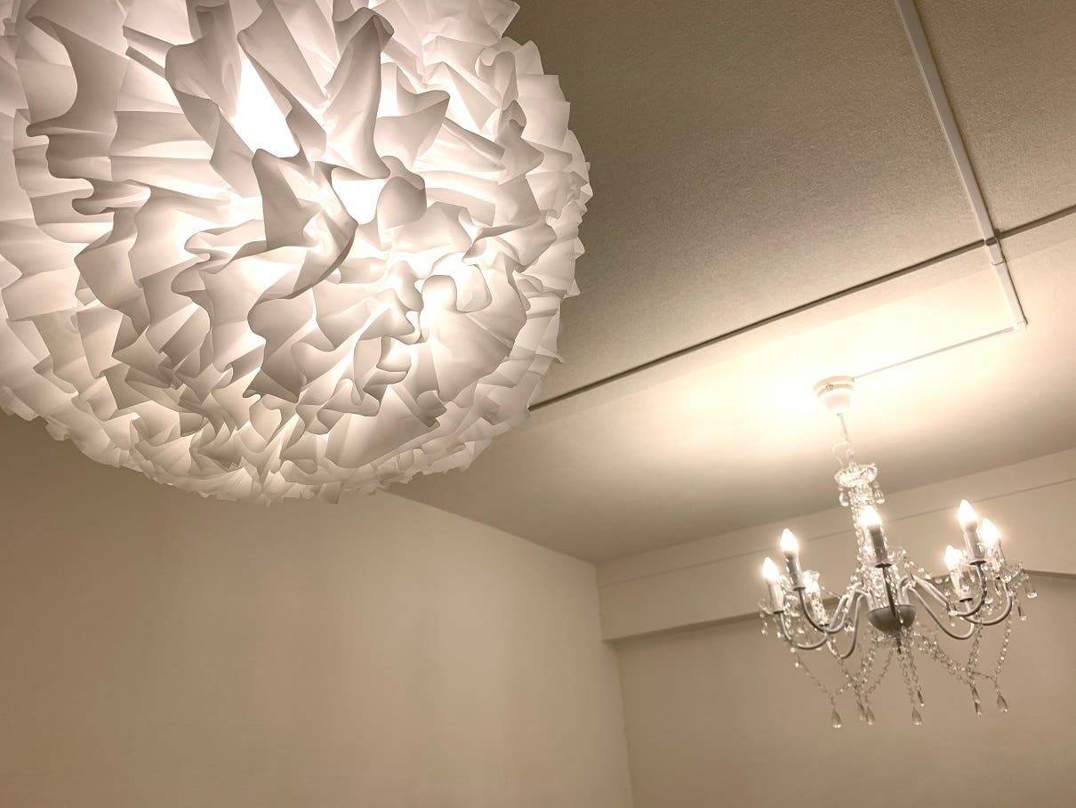 日本橋駅徒歩１分の利便性。低価格＆完全個室の応接室＆会議室。バルセロナチェア、シャンデリア。つくろいだり、デスクワークも可能。の写真6