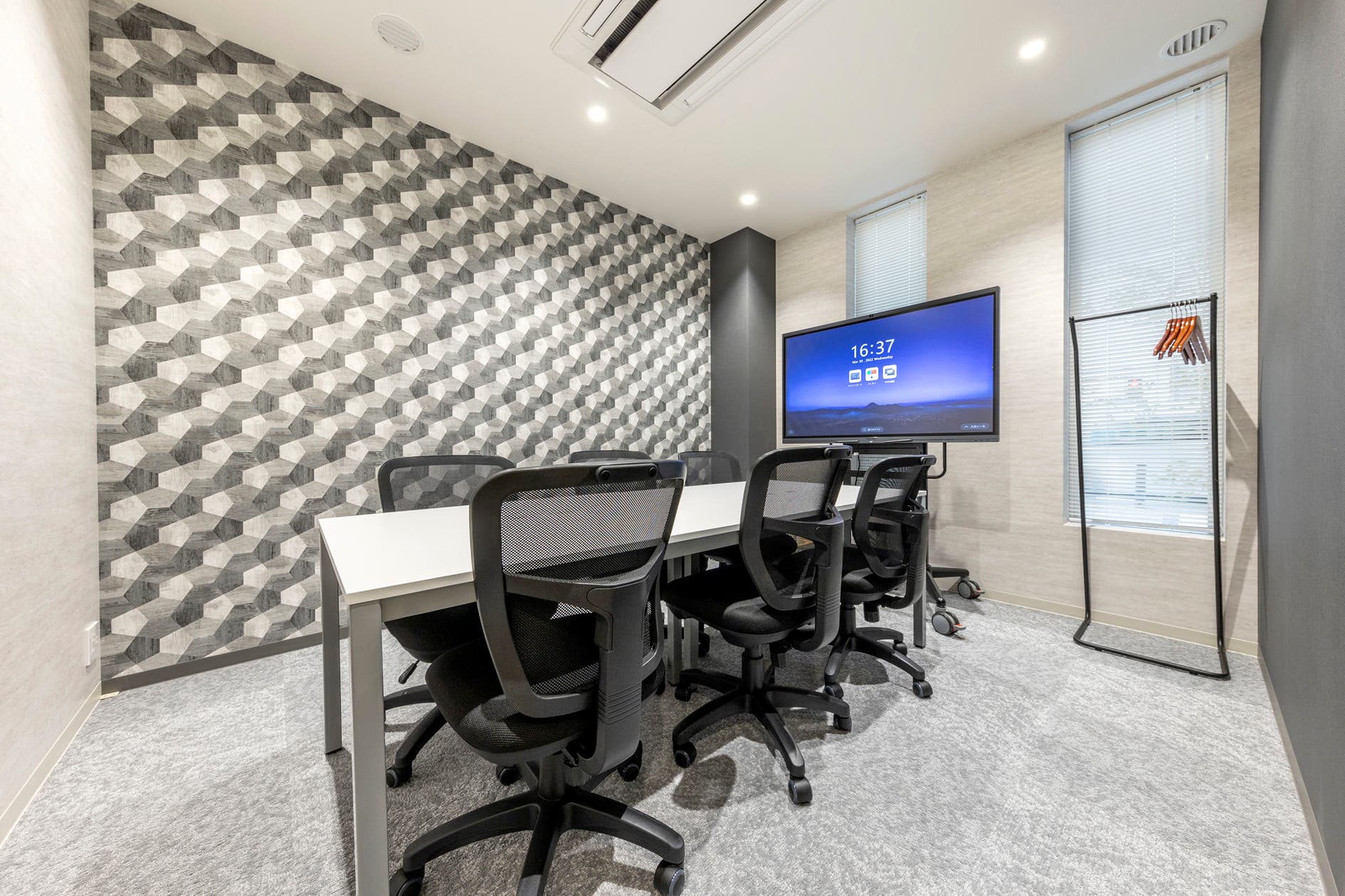 【大宮駅徒歩5分】BIZcomfort大宮西口　6名用会議室/完全個室/Wi-Fi完備/大型モニター/WEB会議/フリードリンクの写真1