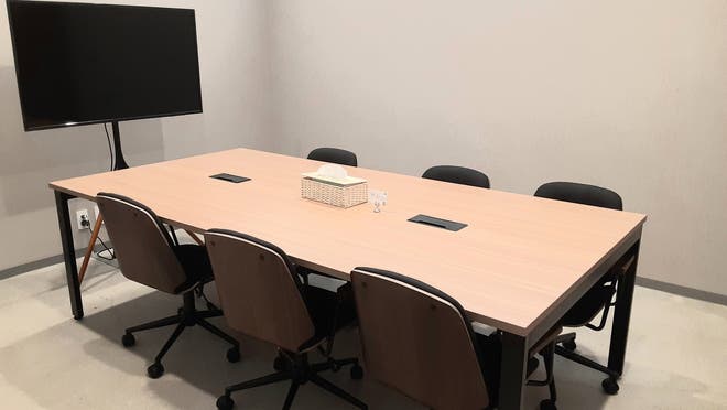 【MEGAドン・キホーテ豊見城6F】1時間1,100円!6名会議室|無料駐車場・フリードリンク付◎の写真3