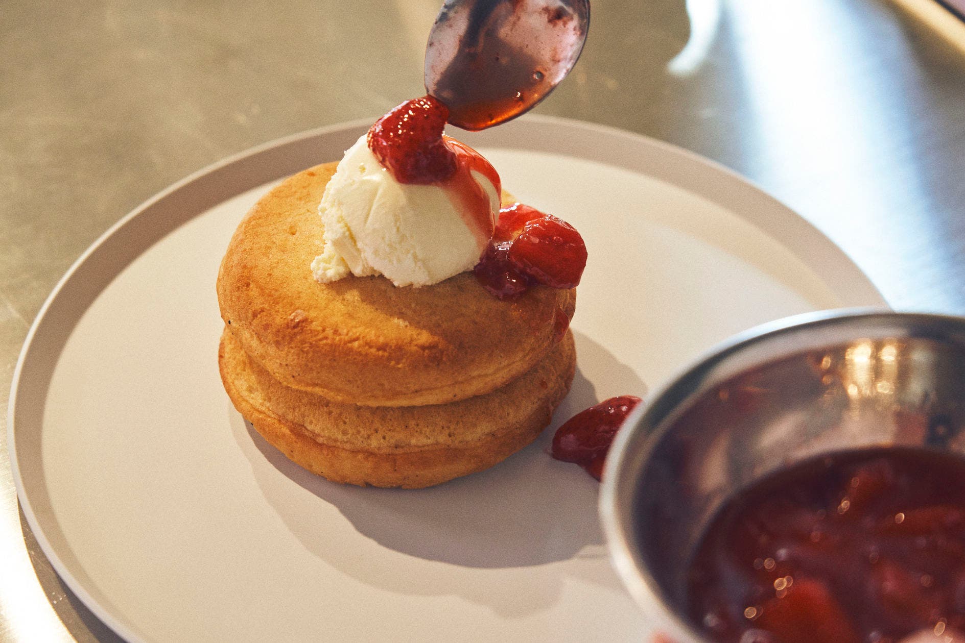 【明治神宮前〈原宿〉、明治通り沿い】NEW OPEN！名作ヴィンテージマンション ビラビアンカの自然光キッチンスタジオの写真27