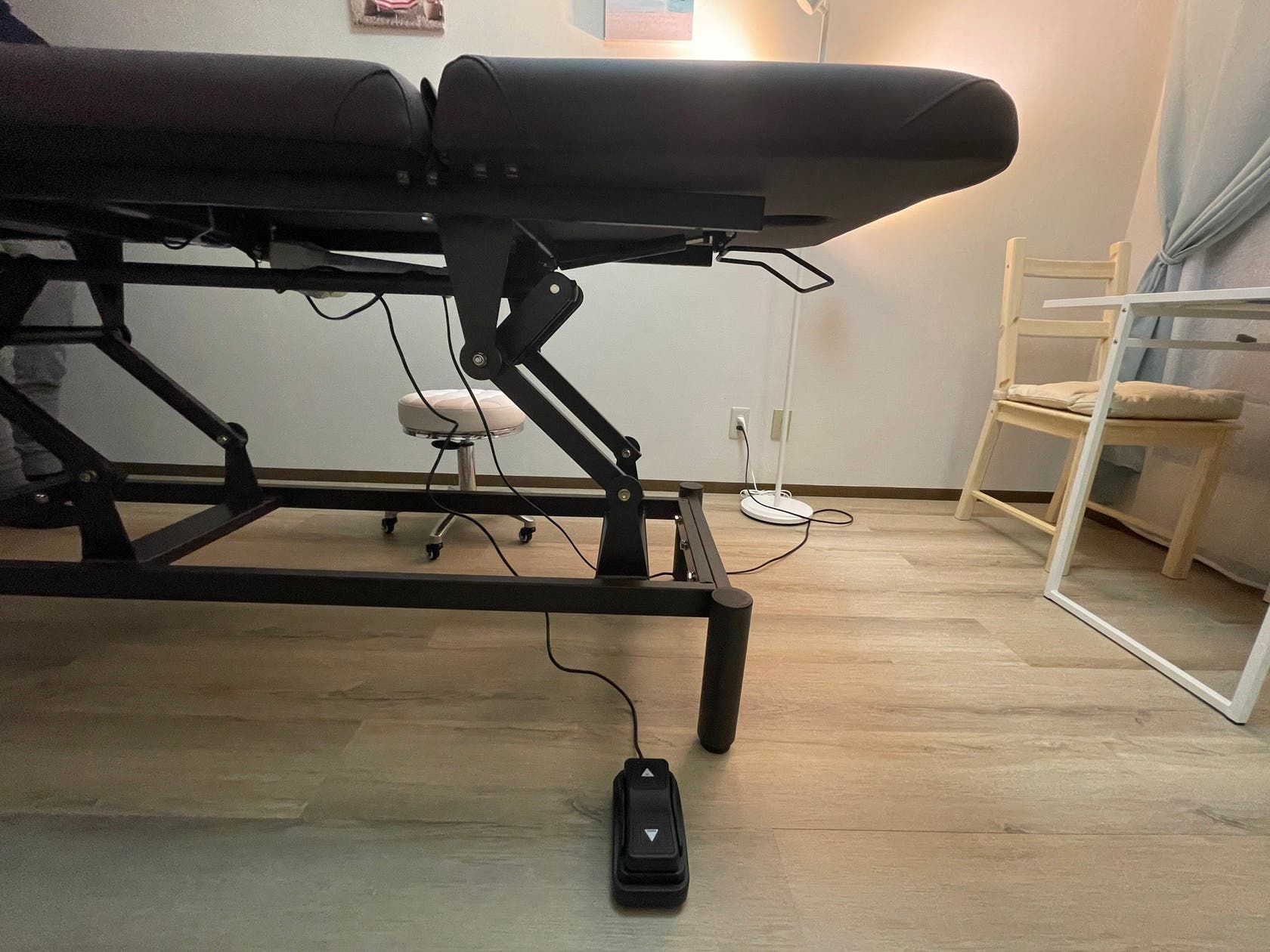 2022年オープン✨桜木町駅1分完全個室のキレイなサロン✨ほぼ雨に濡れずにアクセス👍電動昇降施術ベッド/マッサージ/エステの写真6