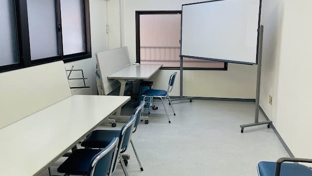 完全個室のため、会議やセミナー、研修、など、幅広い用途で利用可!の写真1