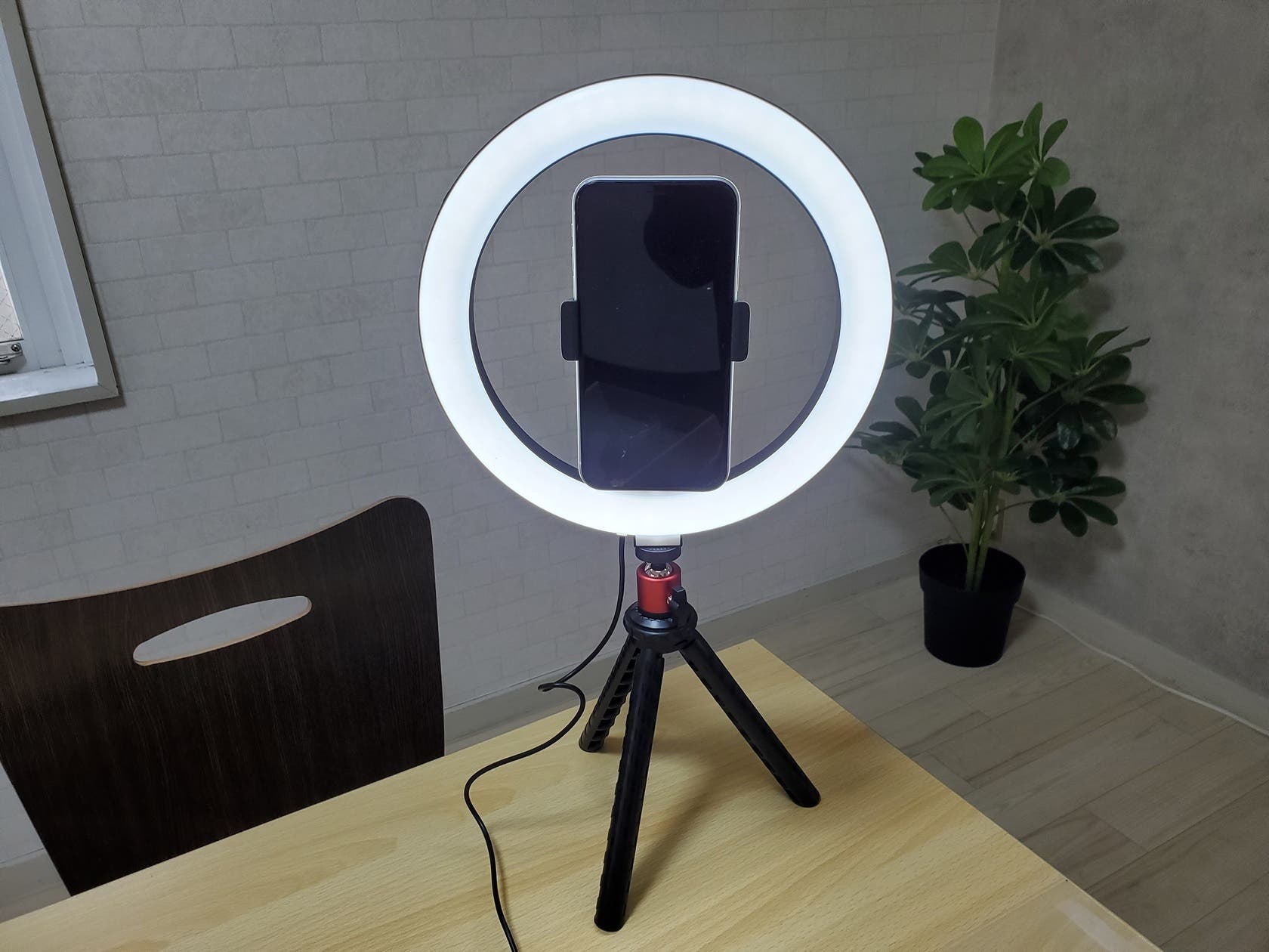 【稲毛駅4分】自然光たっぷり快適！完全個室！光Wi-Fi/モニター/テレワーク・会議・セミナー・面接・商談・撮影・朝活に最適の写真13