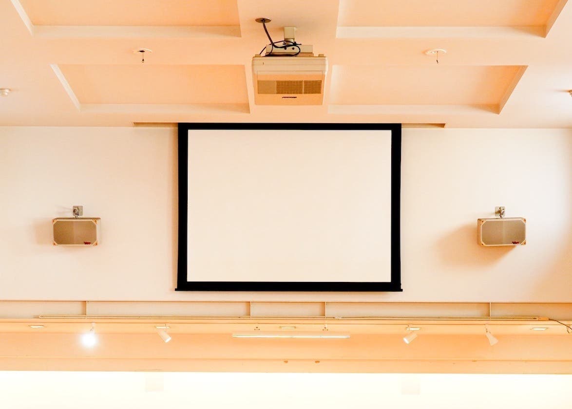 昇降型スクリーンの画像1