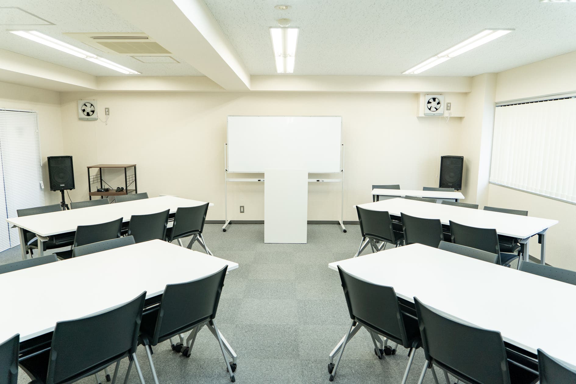 【今だけ割引🎄🪅】駅近🌟授乳室あり🤱WiFi⚡︎会議設備充実🙆‍♀️37名着席可！飲食もできる明るい会議室の写真5