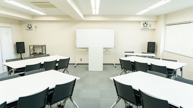 【今だけ割引🎄🪅】駅近🌟授乳室あり🤱WiFi⚡︎会議設備充実🙆♀️37名着席可!飲食もできる明るい会議室の写真5