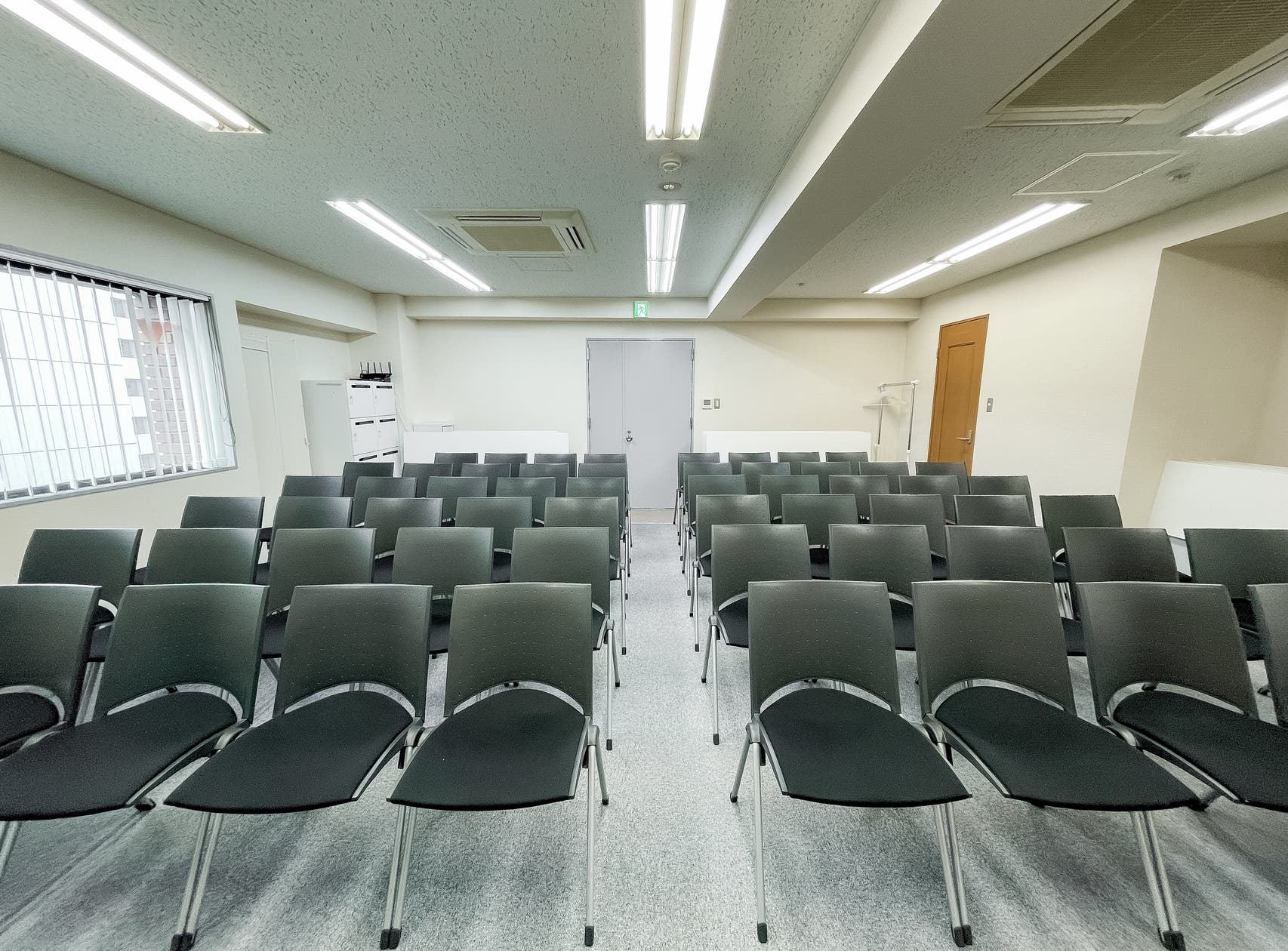 【今だけ割引🎄🪅】駅近🌟授乳室あり🤱WiFi⚡︎会議設備充実🙆‍♀️37名着席可！飲食もできる明るい会議室の写真4