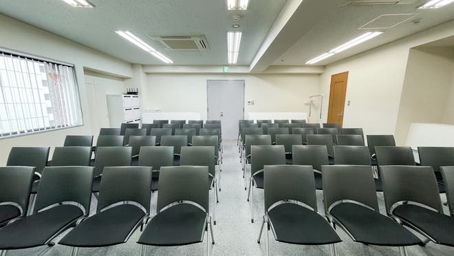 【今だけ割引🎄🪅】駅近🌟授乳室あり🤱WiFi⚡︎会議設備充実🙆♀️37名着席可!飲食もできる明るい会議室の写真4