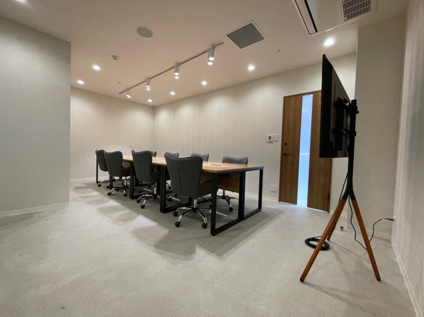 【MEGAドン・キホーテ豊見城６F】8名会議室　広々空間　会議やセミナーにもおすすめ！の写真2