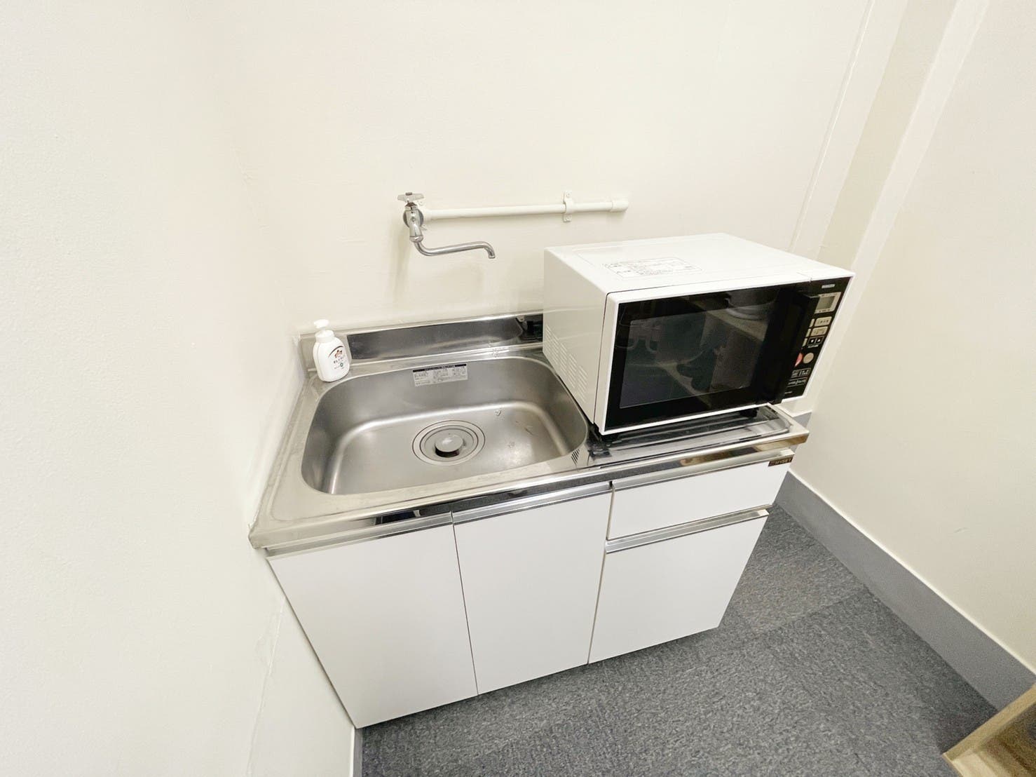 新宿駅 「徒歩4分」🌸【ゴミ捨て代行プラン有・BRUNOホットプレート・無料wifi】✨女子会・パーティー・撮影に✨お洒落で快適の写真10