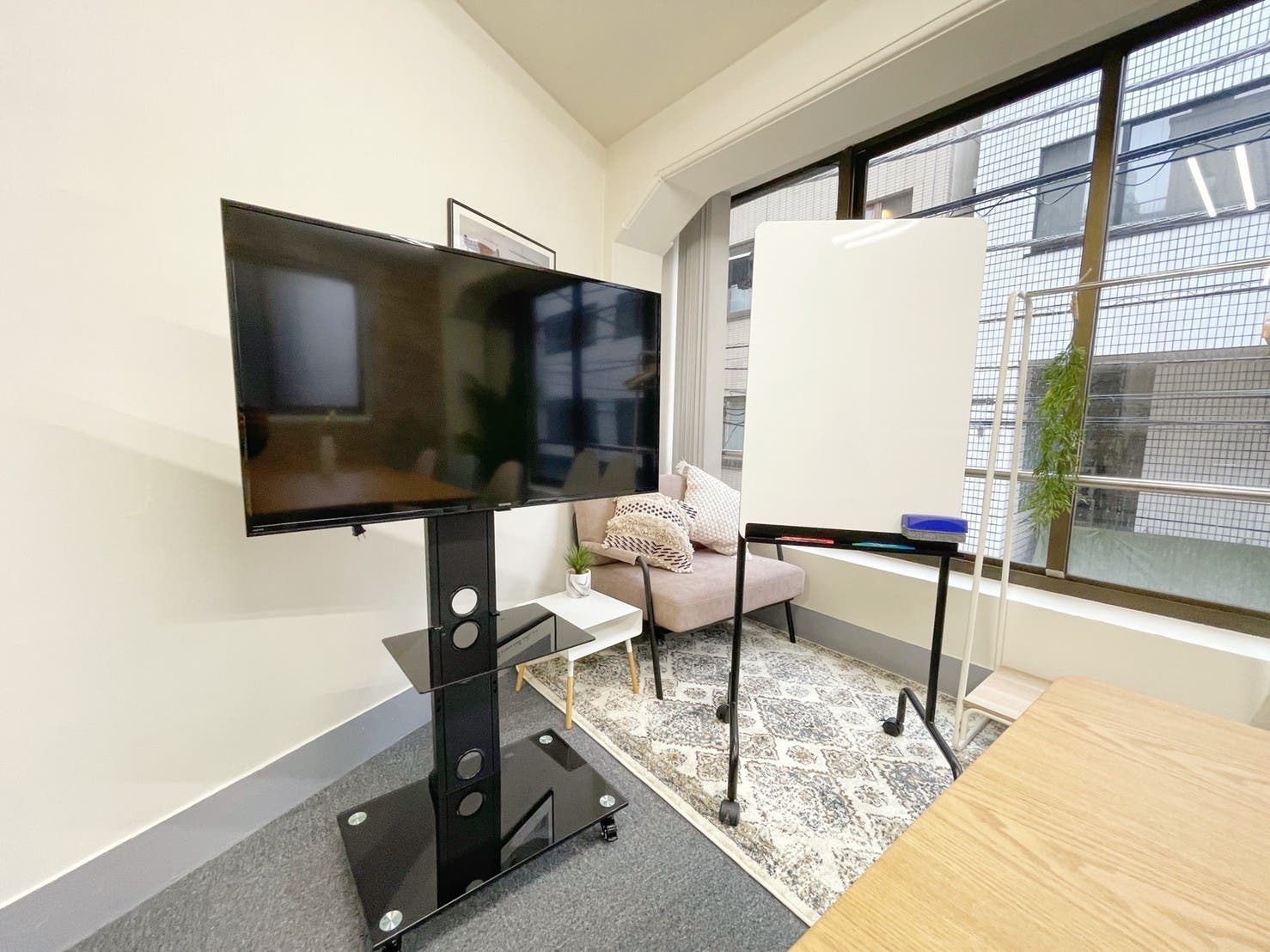 新宿駅 「徒歩4分」🌸【ゴミ捨て代行プラン有・BRUNOホットプレート・無料wifi】✨女子会・パーティー・撮影に✨お洒落で快適の写真7