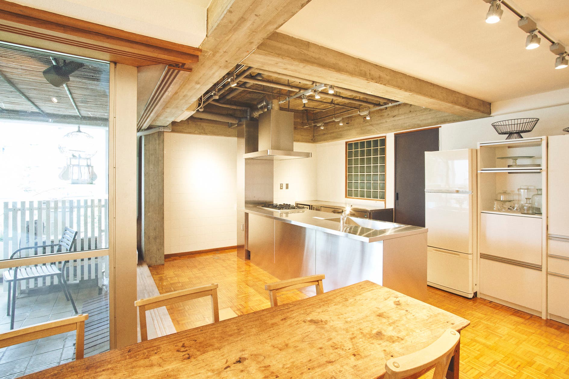 【明治神宮前〈原宿〉、明治通り沿い】NEW OPEN！名作ヴィンテージマンション ビラビアンカの自然光キッチンスタジオの写真4