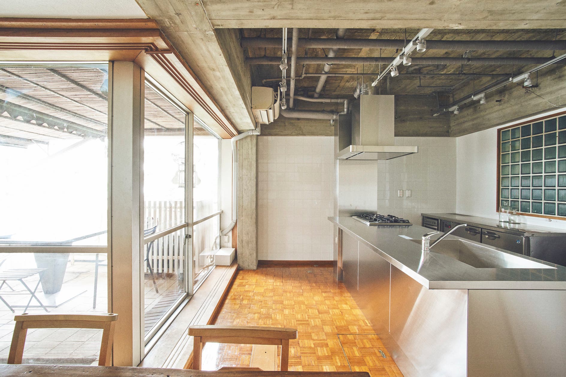 【明治神宮前〈原宿〉、明治通り沿い】NEW OPEN！名作ヴィンテージマンション ビラビアンカの自然光キッチンスタジオの写真8