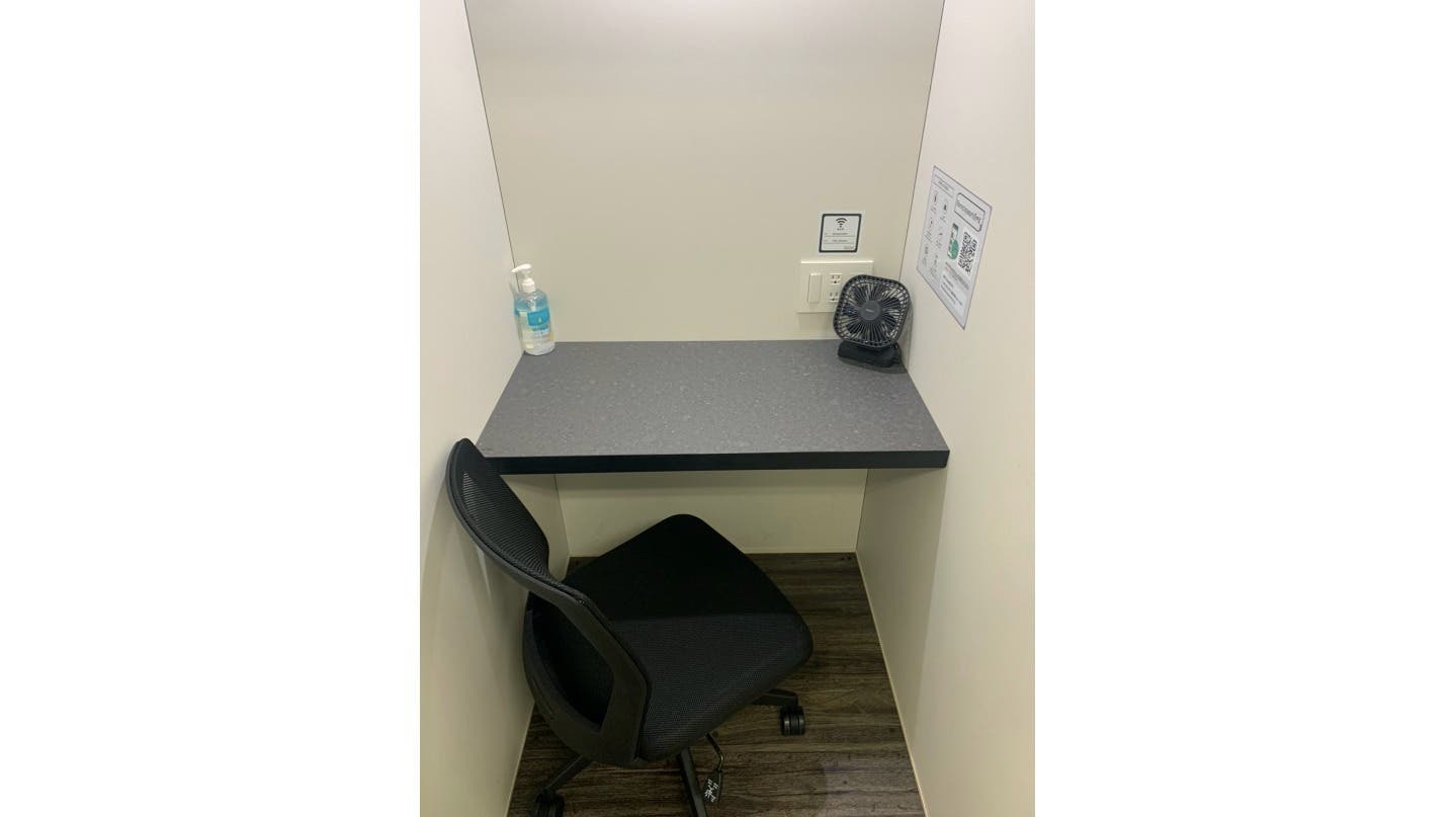 ＜RemoteworkBOX ニュー新橋ビル店【No.8】＞完全個室⭐️Wi-Fi無料！/ 2時間以上の利用でお得！の写真2