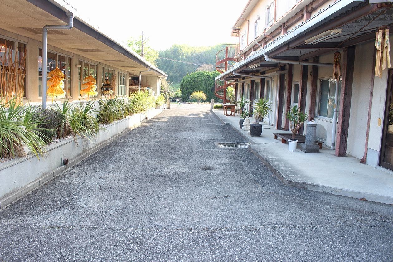 【アウトドアスペース】8x10Mの芝生で小鳥の囀りをBGMにヨガ・ダンス・トレーニング 撮影 PVに！の写真4