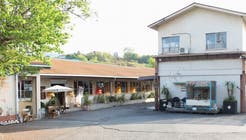 縫製工場跡地にある竹と木を使ったリゾートなカフェスペースです!の写真3