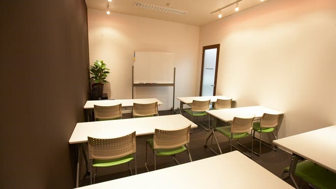JR吹田駅 徒歩1分!小さいけれどちょっとおしゃれなセミナールーム。の写真1