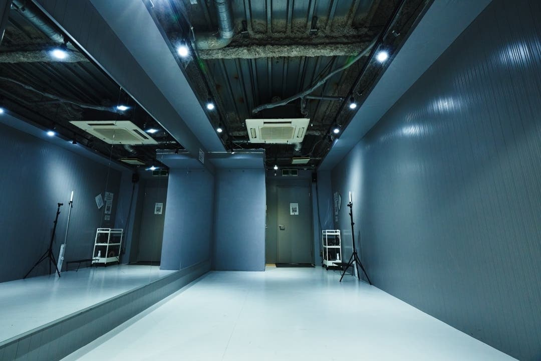 ベストホスト運営✨Tiktok撮影に最適なレンタルスペース・ダンススタジオ！フィットネス/動画撮影【2F】ベースカラー：グレーの写真4