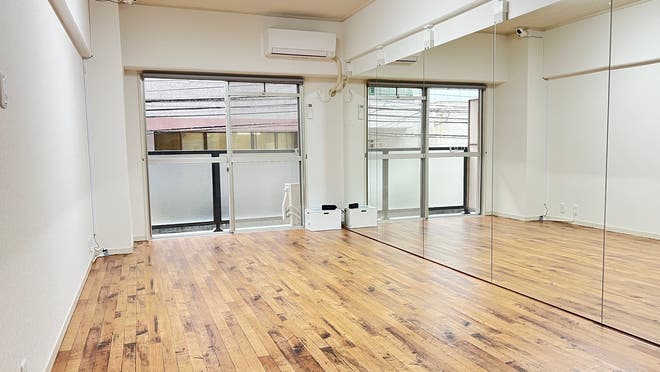 🎯博多駅徒歩4分🎯壁一面鏡張りのシンプルなスタジオ🌈ピラティス・ヨガ等🌈当日予約可◆お気軽スタジオ博多spin◆の写真2