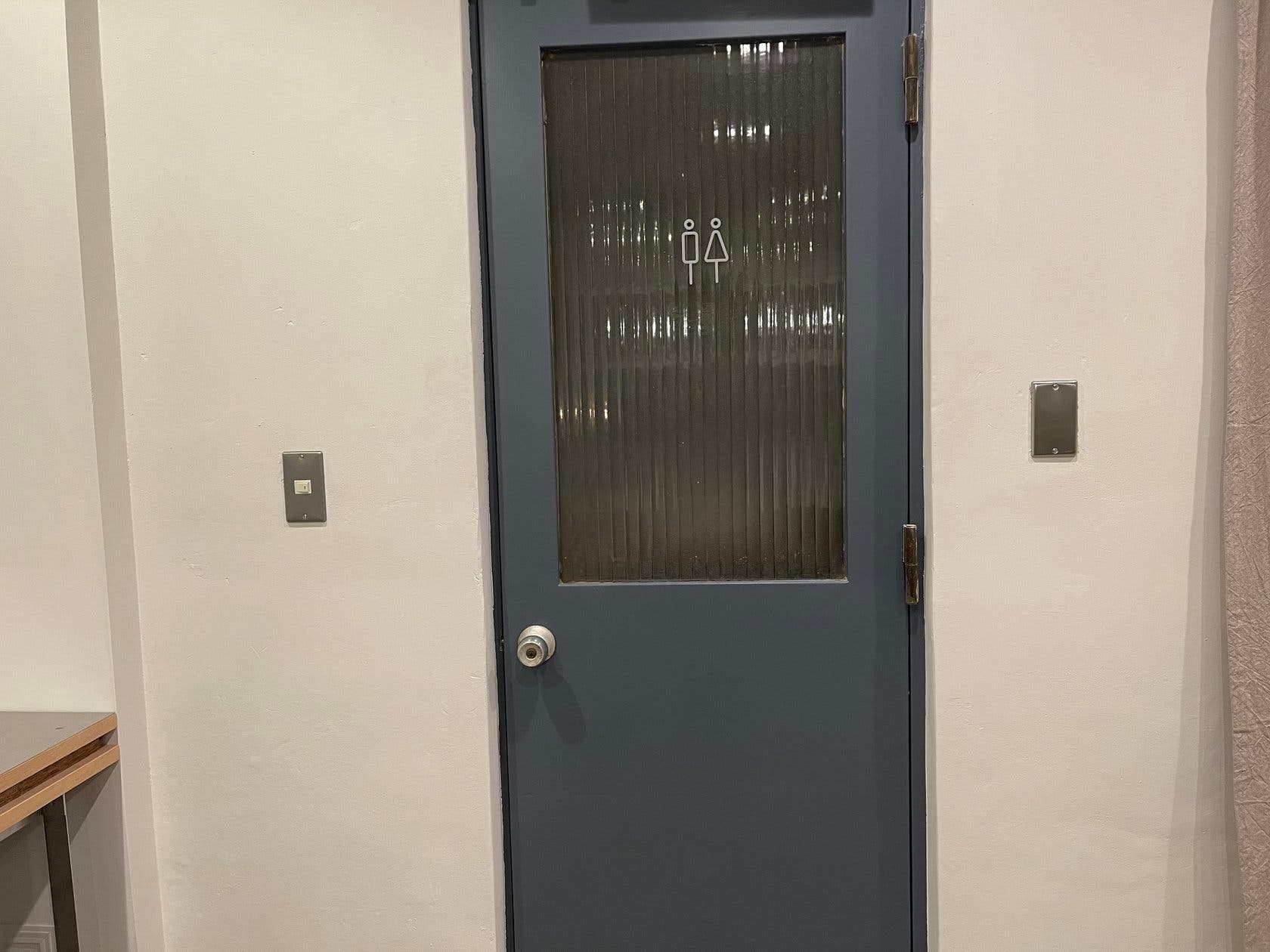 虎ノ門ヒルズ駅B4出口徒歩1分。虎ノ門ヒルズ隣接の好立地。質の高いデザイナーズ家具が揃った天井高3m以上のワークスペース。の写真5