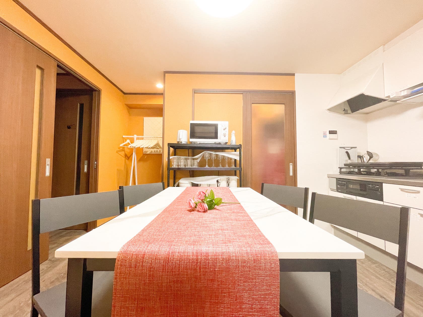 名駅近く⭐️最大20名🌸広いキッチン🍳女子会🩷ママ会にピッタリ♪100インチの大型プロジェクターで推し活も🎥の写真7