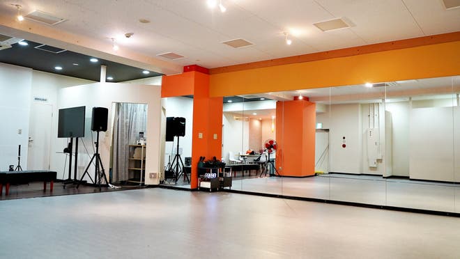 神戸三宮・広さ30坪の広めのスタジオ・ダンスやヨガなどに最適の写真3