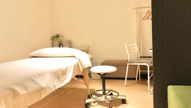 駅近✨梅田まで1駅✨きれいな個室✨格安1day割引&8時間パック✨施術・勉強会・上映会にも✨LaQoo天神橋三丁目まんなか個室の写真1