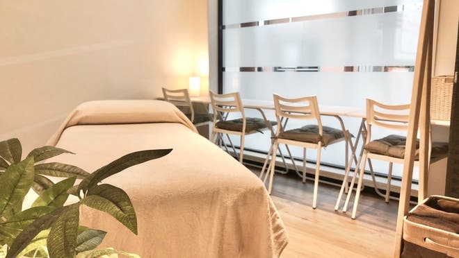 800円/時間~✨梅田1駅の駅近×きれいな個室✨少人数講座・レッスン・教室・映画上映会にも✨LaQoo天神橋三丁目はしっこ個室の写真1