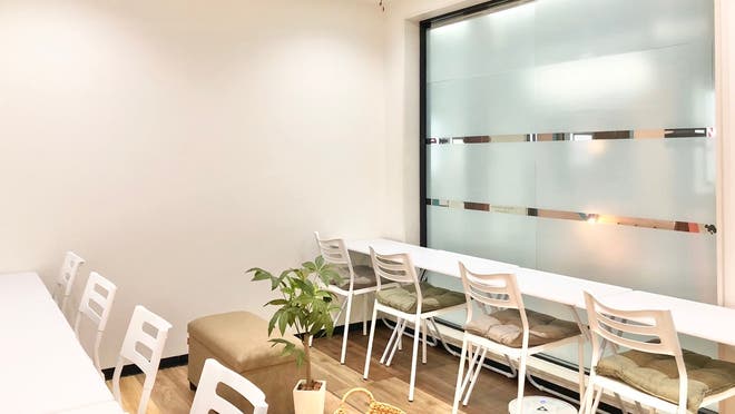 800円/時間~✨梅田1駅の駅近×きれいな個室✨少人数講座・レッスン・教室・映画上映会にも✨LaQoo天神橋三丁目はしっこ個室の写真4