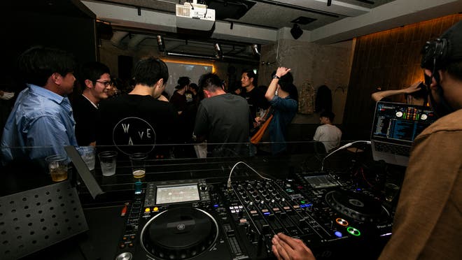 【音響設備・大型スクリーン完備!】60名まで収容可能のお洒落なSOUND BARの写真5