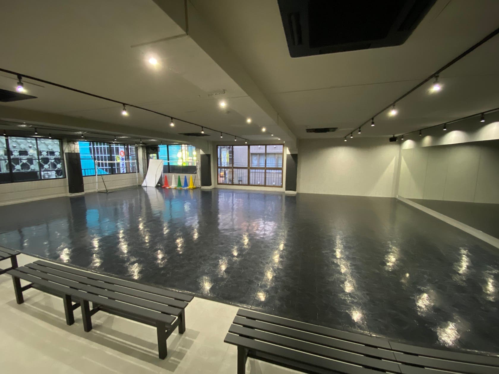 大泉学園駅徒歩1分！国際大会やプロリーグでも使用される最新スポーツコートに観客席を設けたマルチレンタルスペース！の写真9