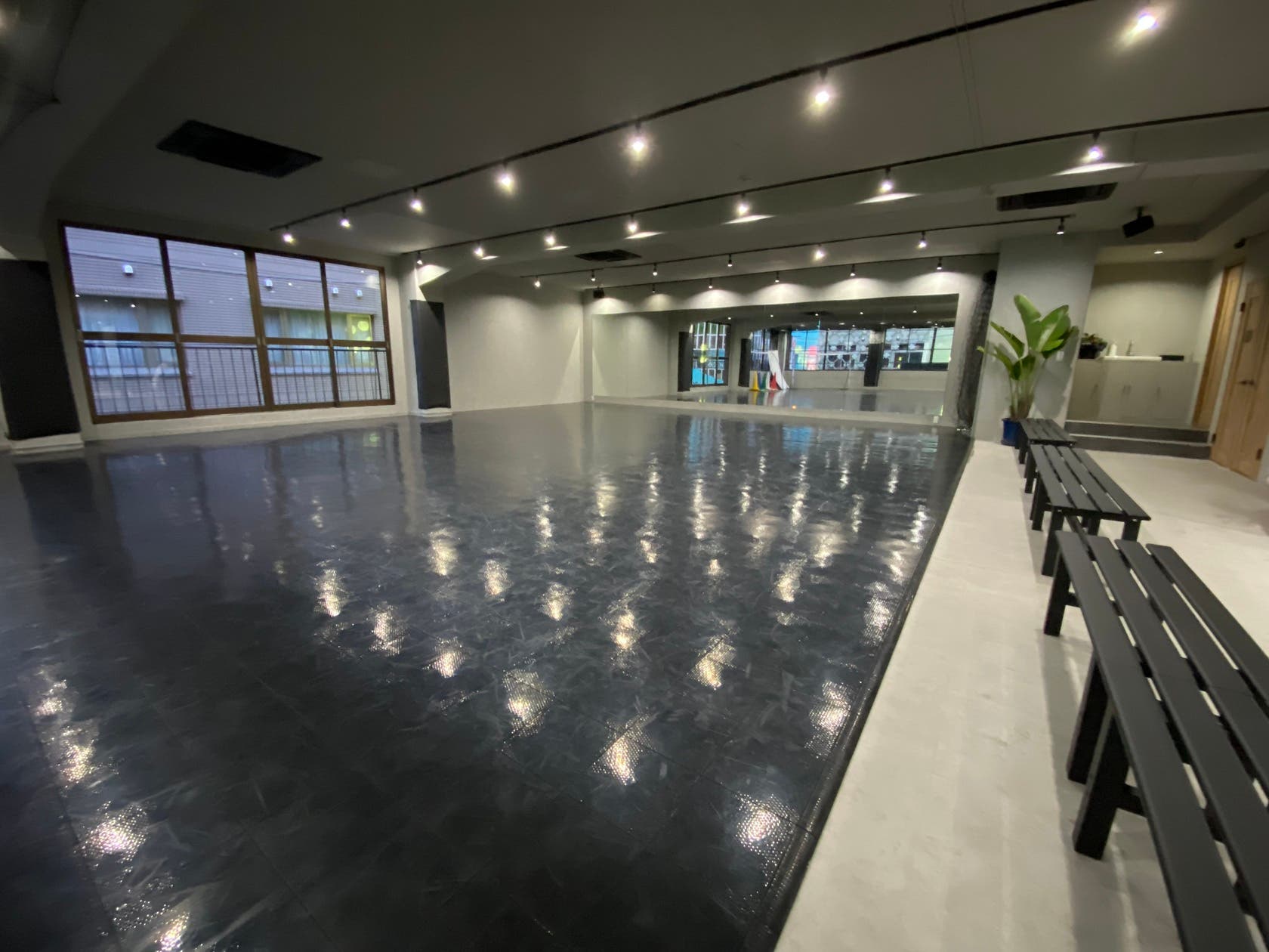 大泉学園駅徒歩1分！国際大会やプロリーグでも使用される最新スポーツコートに観客席を設けたマルチレンタルスペース！の写真10