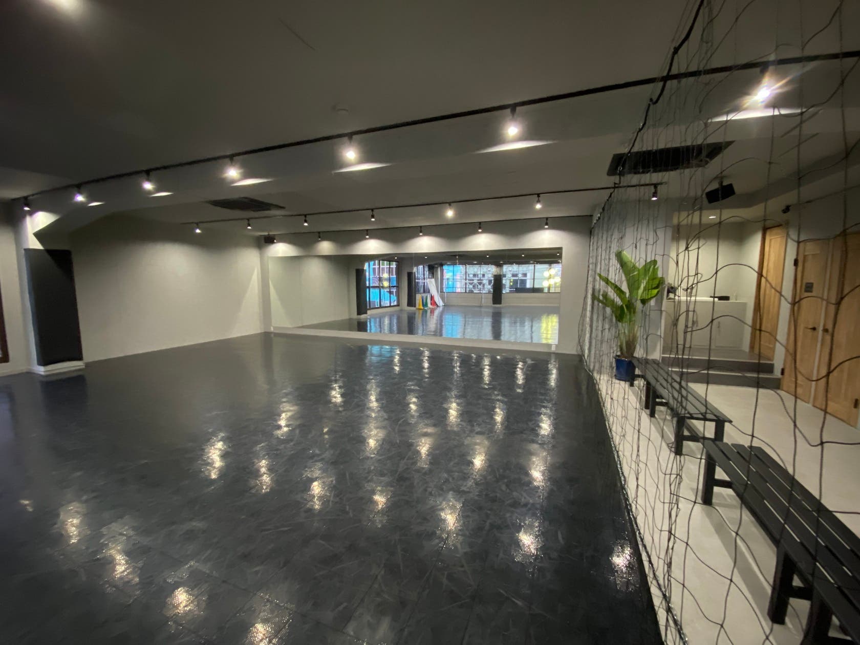 大泉学園駅徒歩1分！国際大会やプロリーグでも使用される最新スポーツコートに観客席を設けたマルチレンタルスペース！の写真11