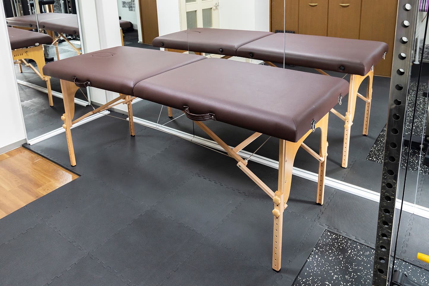 【京橋駅徒歩3分】京橋地域最安値当日予約可能の個室レンタルフィットネスジム！全面鏡張！ヨガやパーソナル可能！の写真9