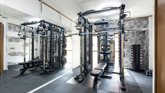 【京橋駅徒歩3分】京橋地域最安値当日予約可能の個室レンタルフィットネスジム!全面鏡張!ヨガやパーソナル可能!の写真2