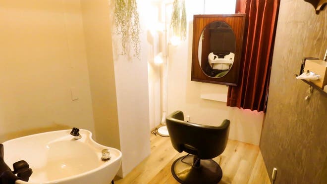 【個室の美容席】フリーランス美容師さんに最適なプライベートサロン!1人1台のシャンプー台!の写真1