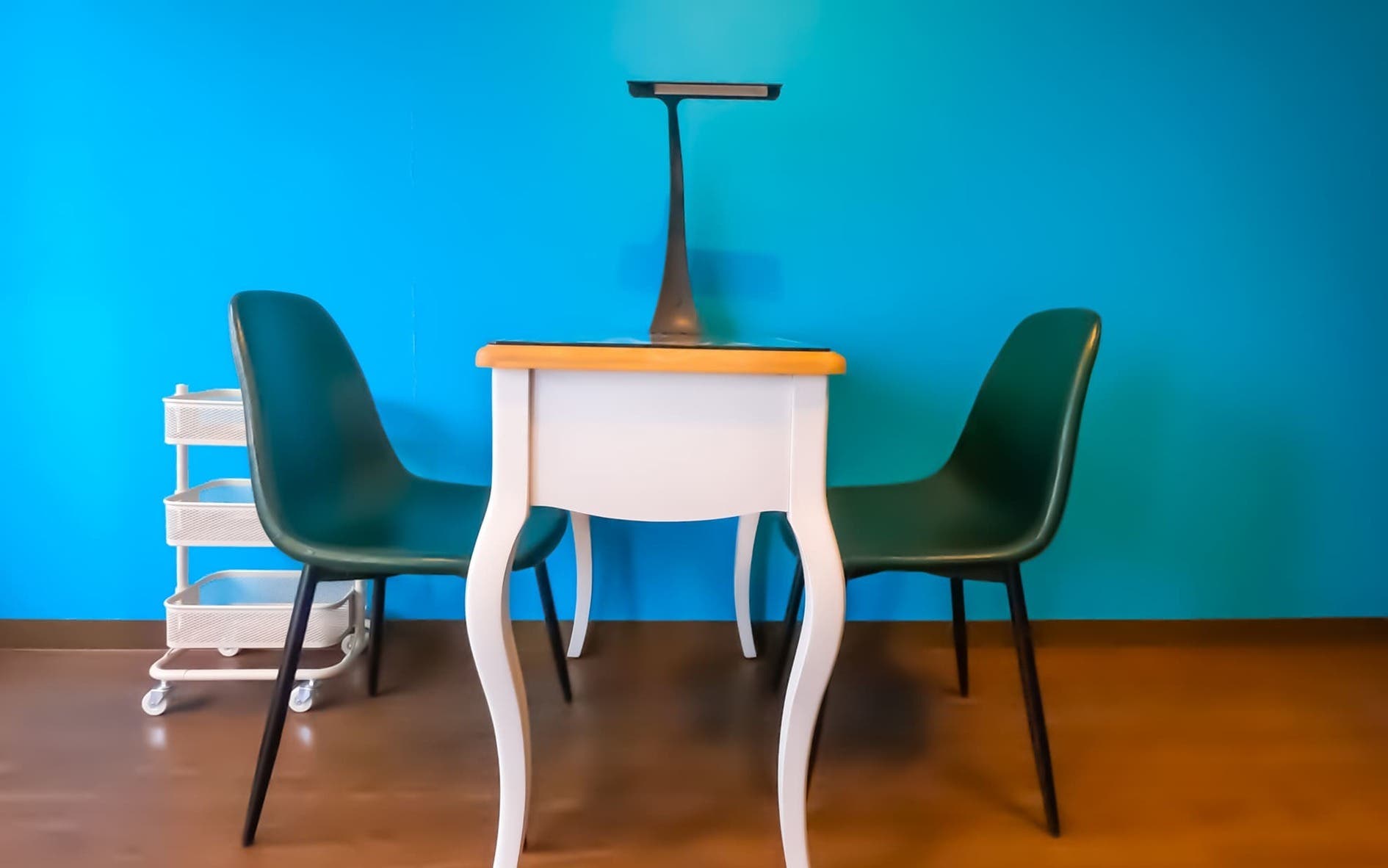 好評営業中♪☆横浜駅徒歩２分☆横浜らしいマリンをイメージした落ち着いた雰囲気のレンタルサロンの写真6