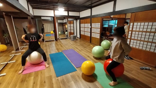 ★高山駅より15分★女子会★パーティー★飲み会★30㎡スタジオ★駐車場★65型大型テレビ★撮影★ボドゲの写真4