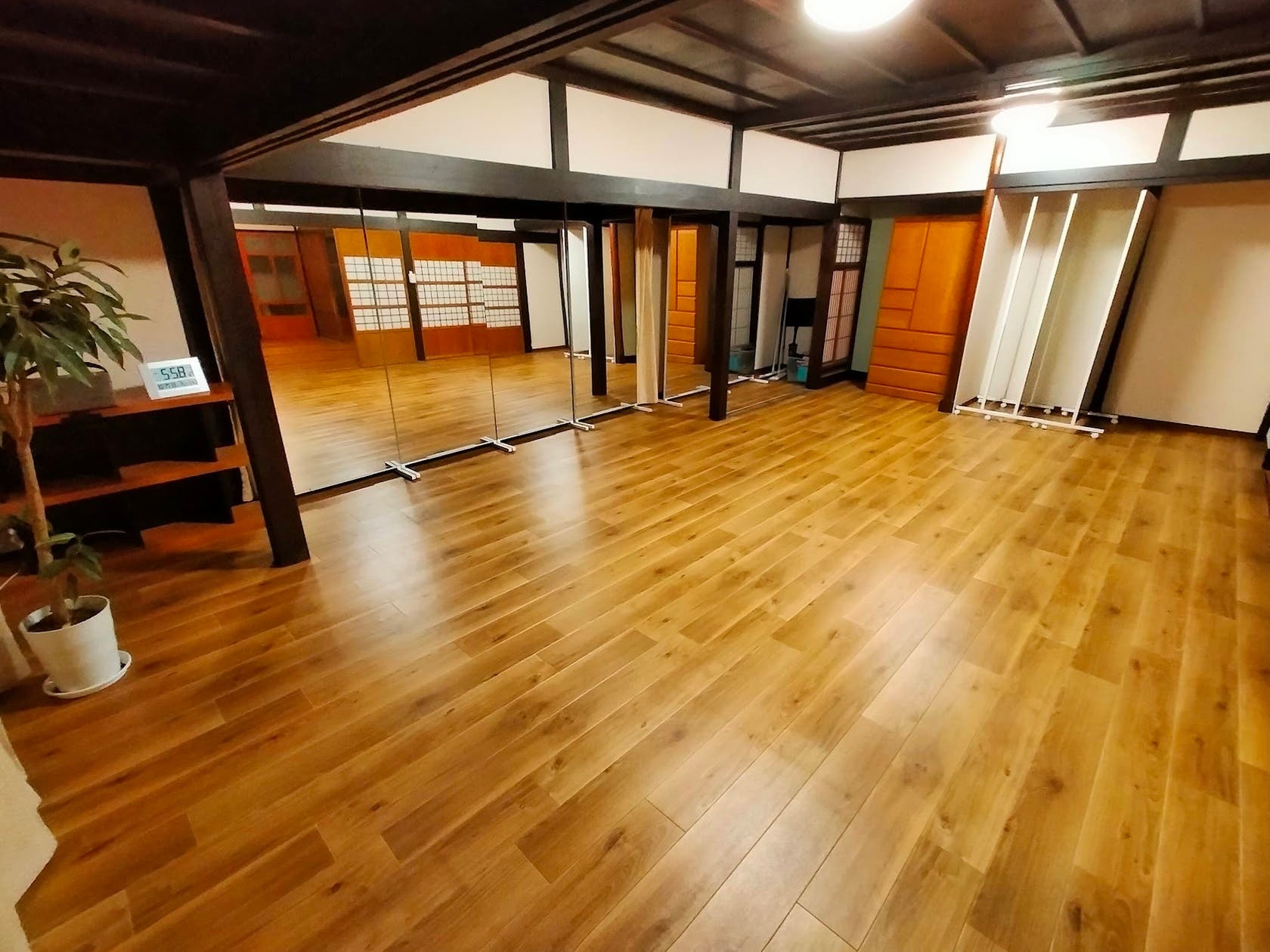 ★高山駅より15分★女子会★パーティー★飲み会★30㎡スタジオ★駐車場★65型大型テレビ★撮影★ボドゲの写真5