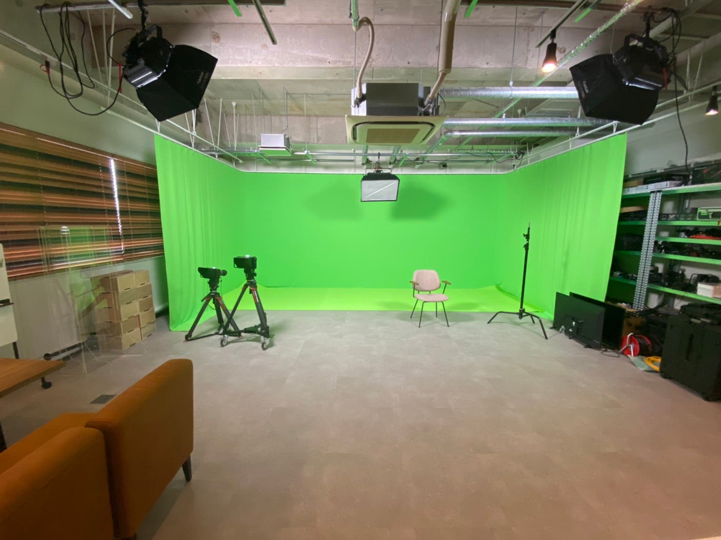 大阪・南堀江　四ツ橋駅からスグ！クロマキー対応スタジオの写真1