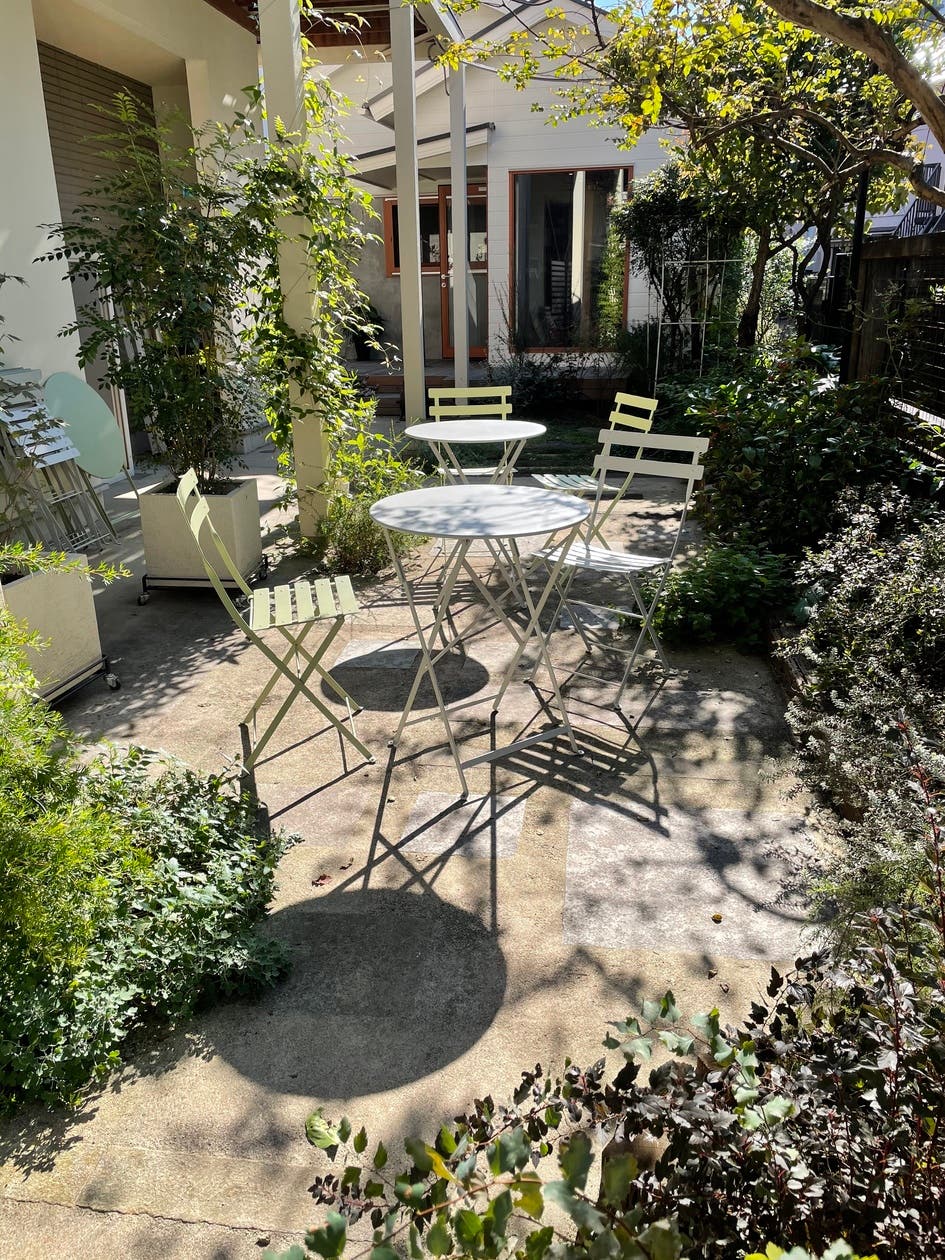 大塚駅から徒歩9分。一軒家をリノベしたおしゃれなブック&ガーデンカフェです。の写真16