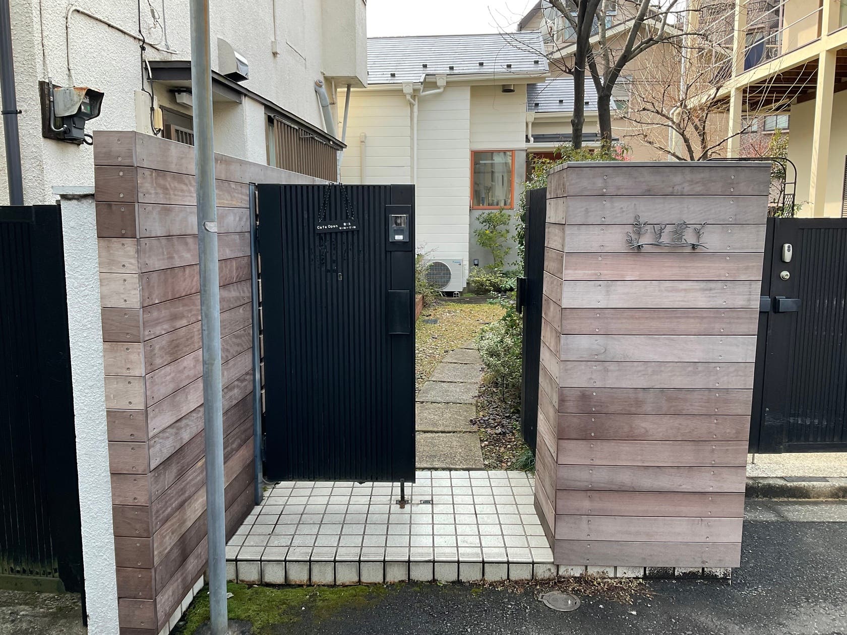 大塚駅から徒歩9分。一軒家をリノベしたおしゃれなブック&ガーデンカフェです。の写真18