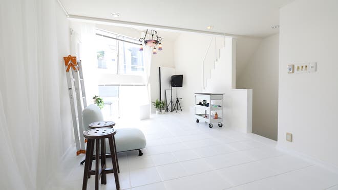 【奥渋フォトスタジオ Two Me 】自然光での撮影できる!白タイル(床)白壁、小さなスタジオの写真6