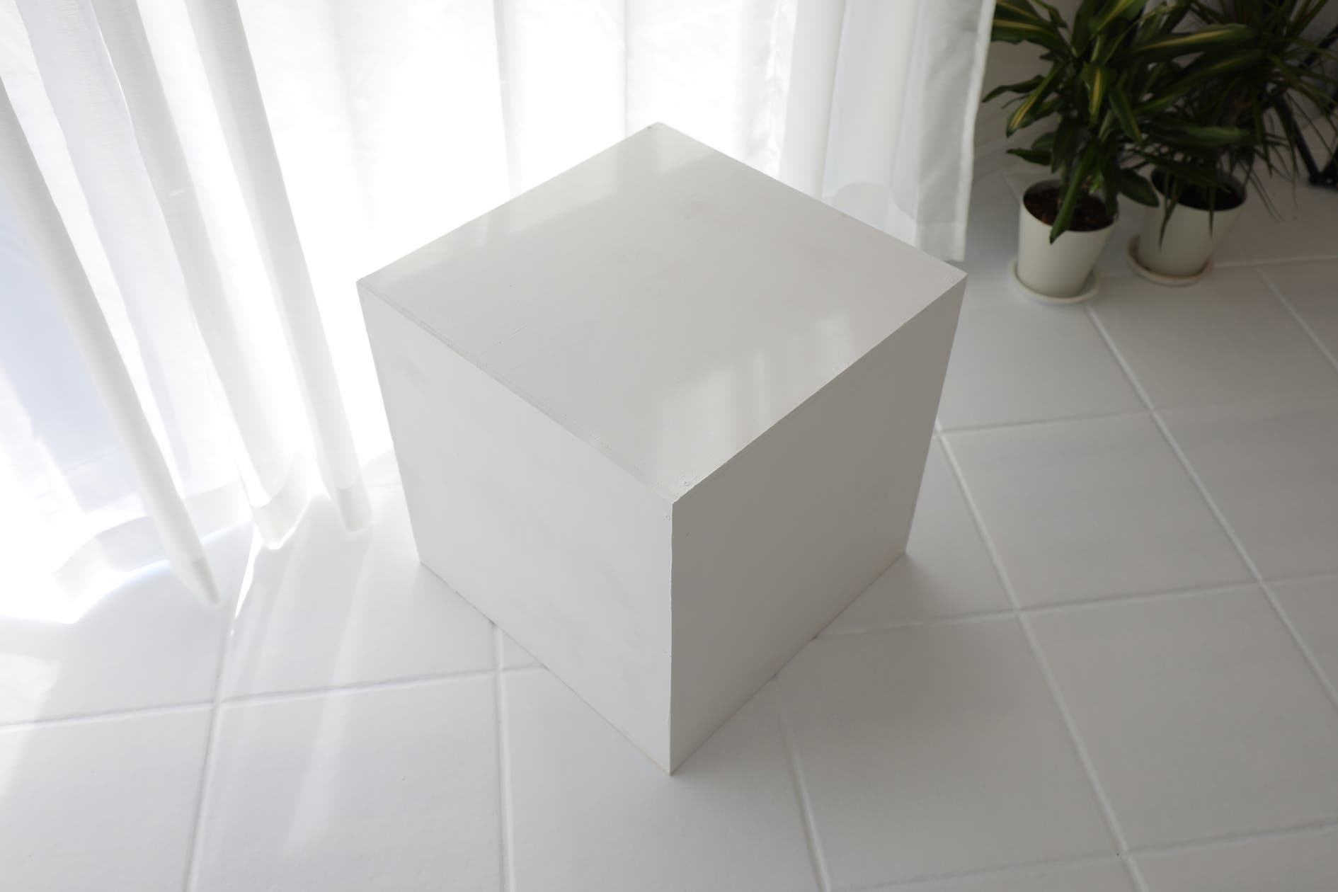 【奥渋フォトスタジオ　Two Me 】自然光での撮影できる！白タイル（床）白壁、小さなスタジオの写真9