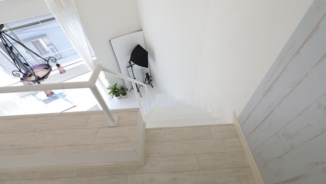 【奥渋フォトスタジオ Two Me 】自然光での撮影できる!白タイル(床)白壁、小さなスタジオの写真15