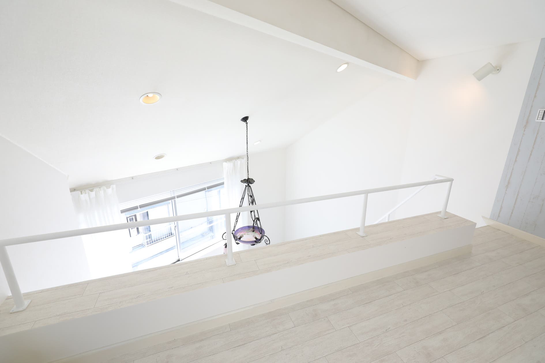 【奥渋フォトスタジオ　Two Me 】自然光での撮影できる！白タイル（床）白壁、小さなスタジオの写真16